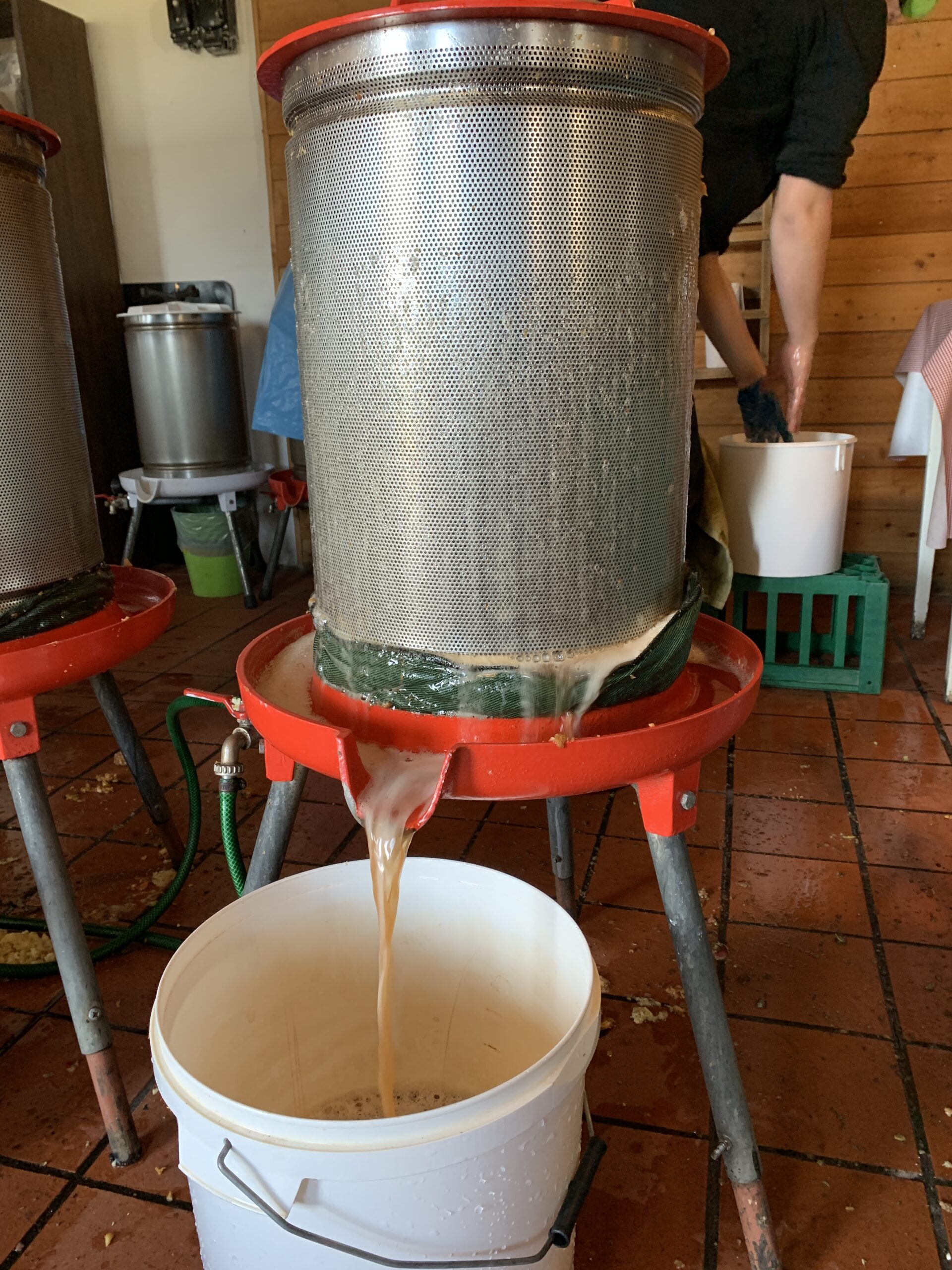 Should You Get A Hydropress For Cider? – ExpertBrewing.com
