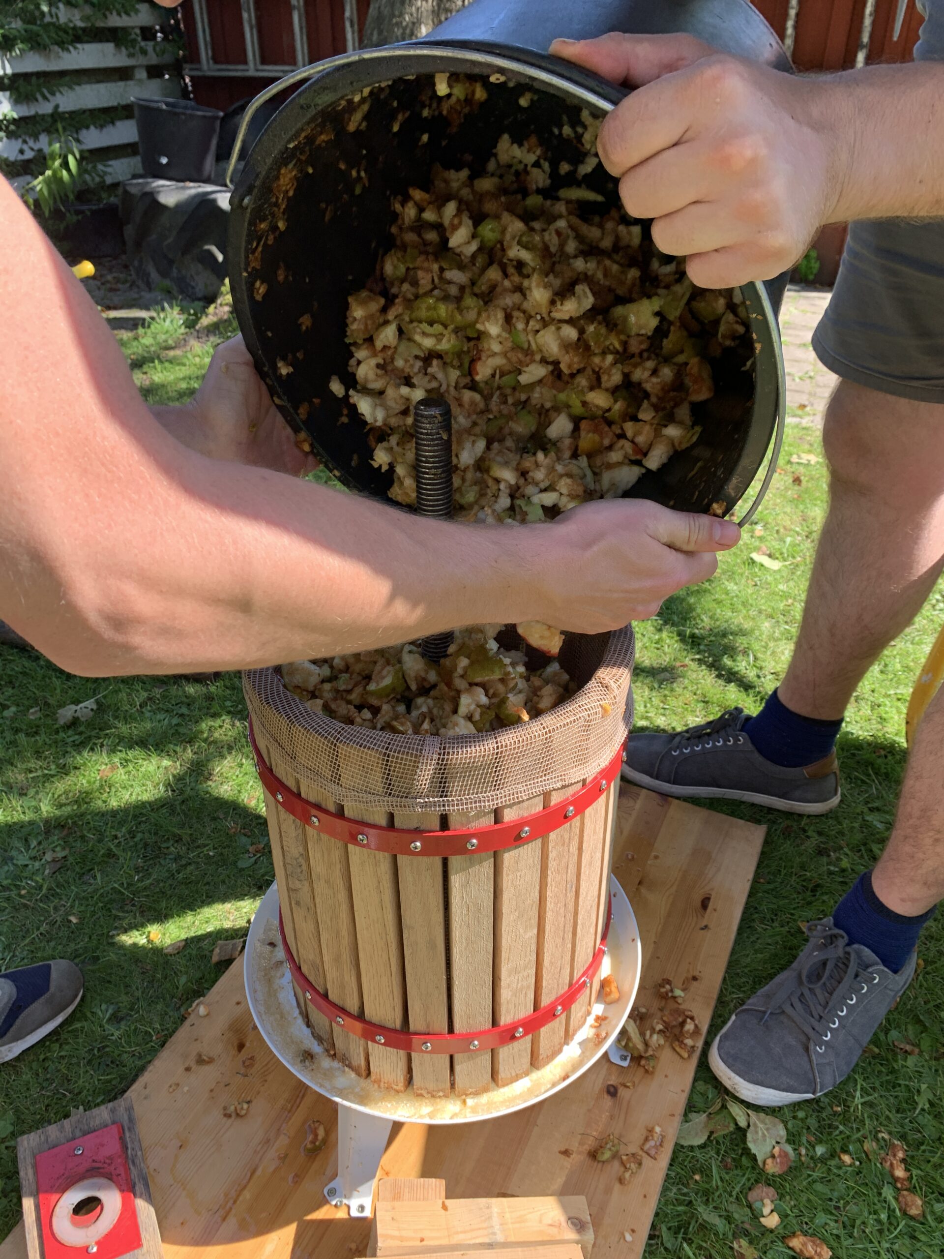 Should You Get A Hydropress For Cider? – ExpertBrewing.com